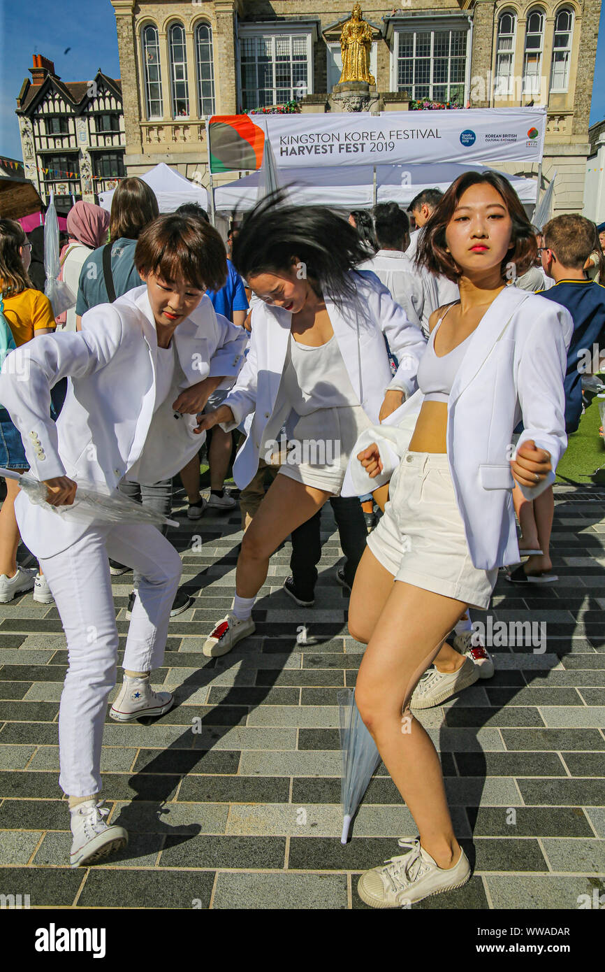 Kpop culture hi-res stock photography and images - Alamy