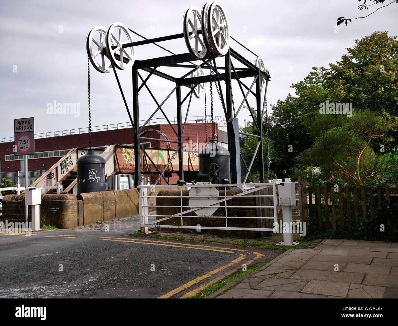 Turnbridge road lift bridge huddersfield hi-res stock photography and ...