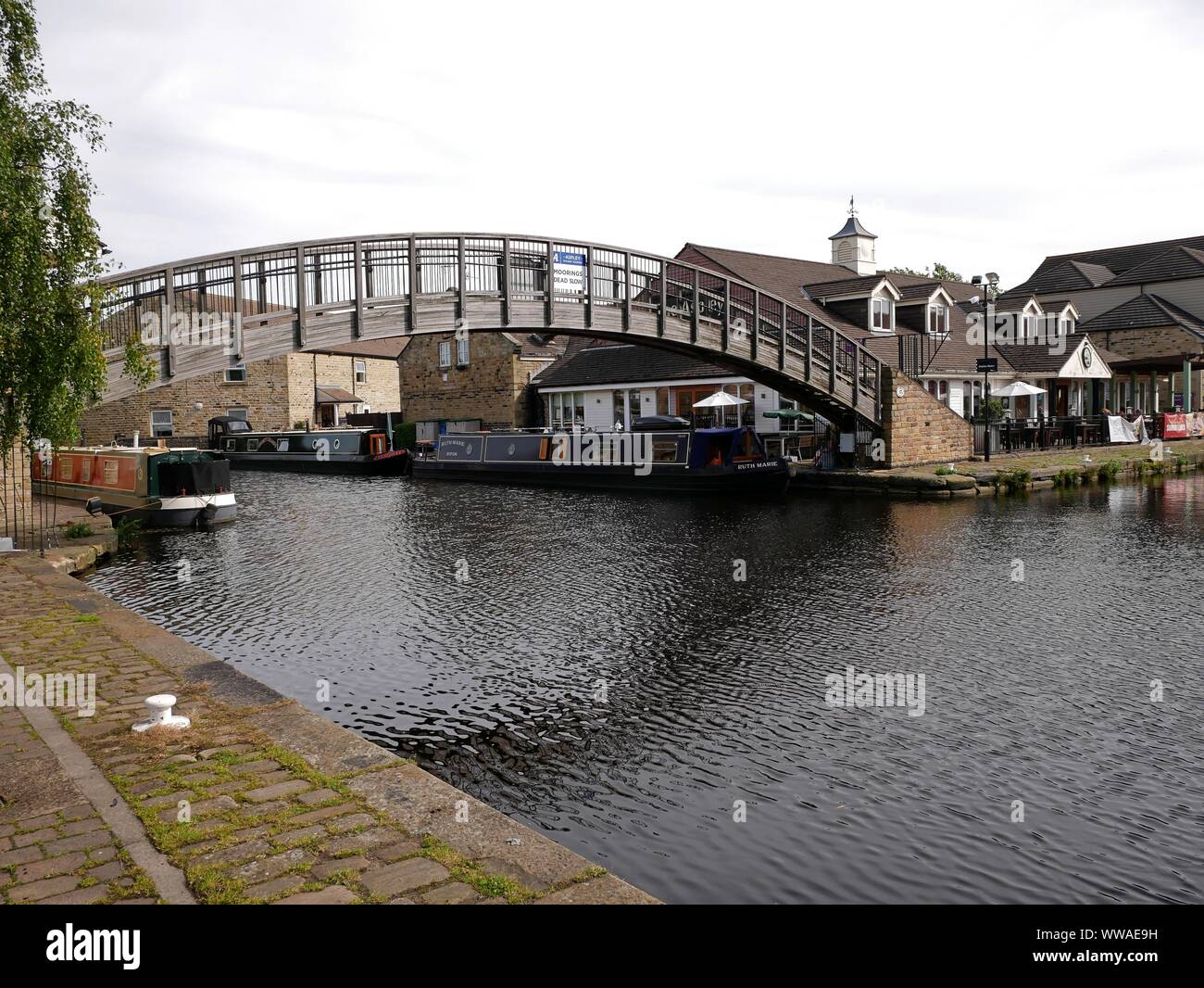 Pleasure barges hi-res stock photography and images - Alamy