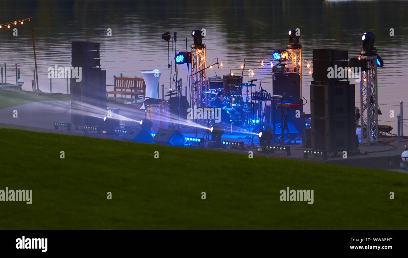 Small theater stage empty hi-res stock photography and images - Alamy