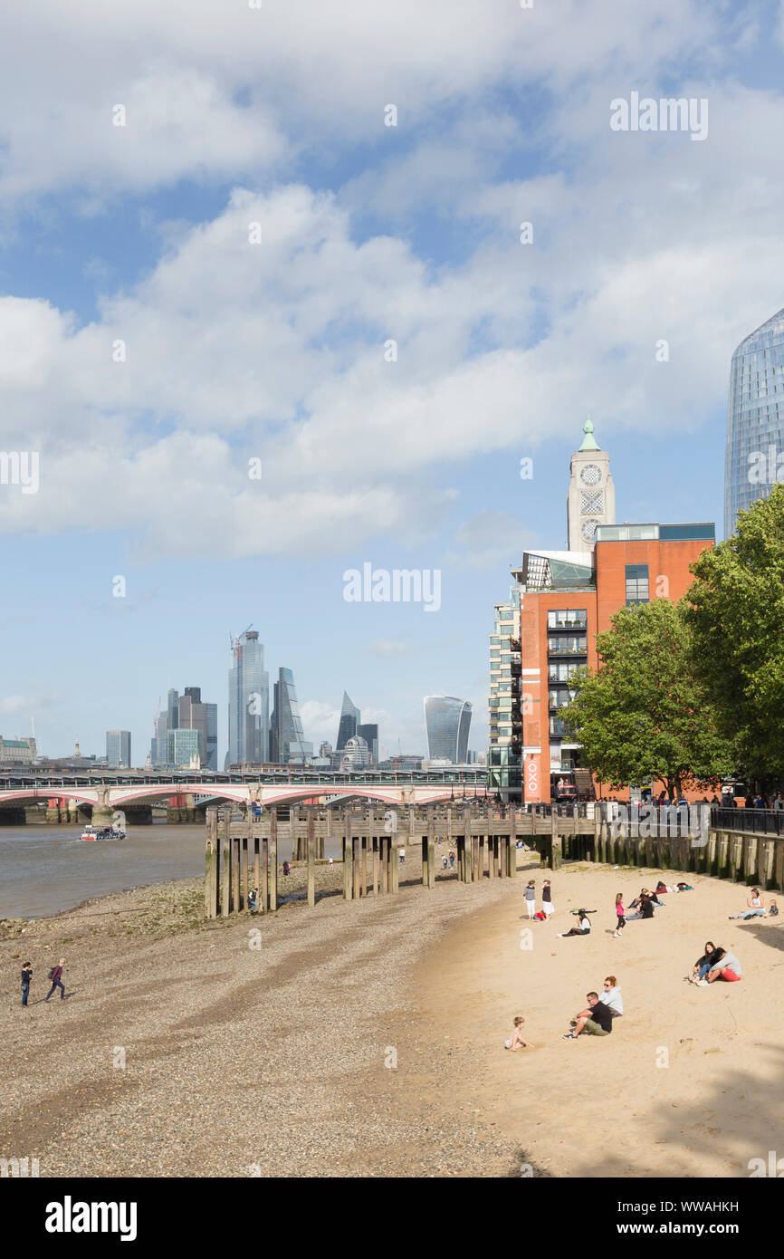 London beach thames hi-res stock photography and images - Alamy