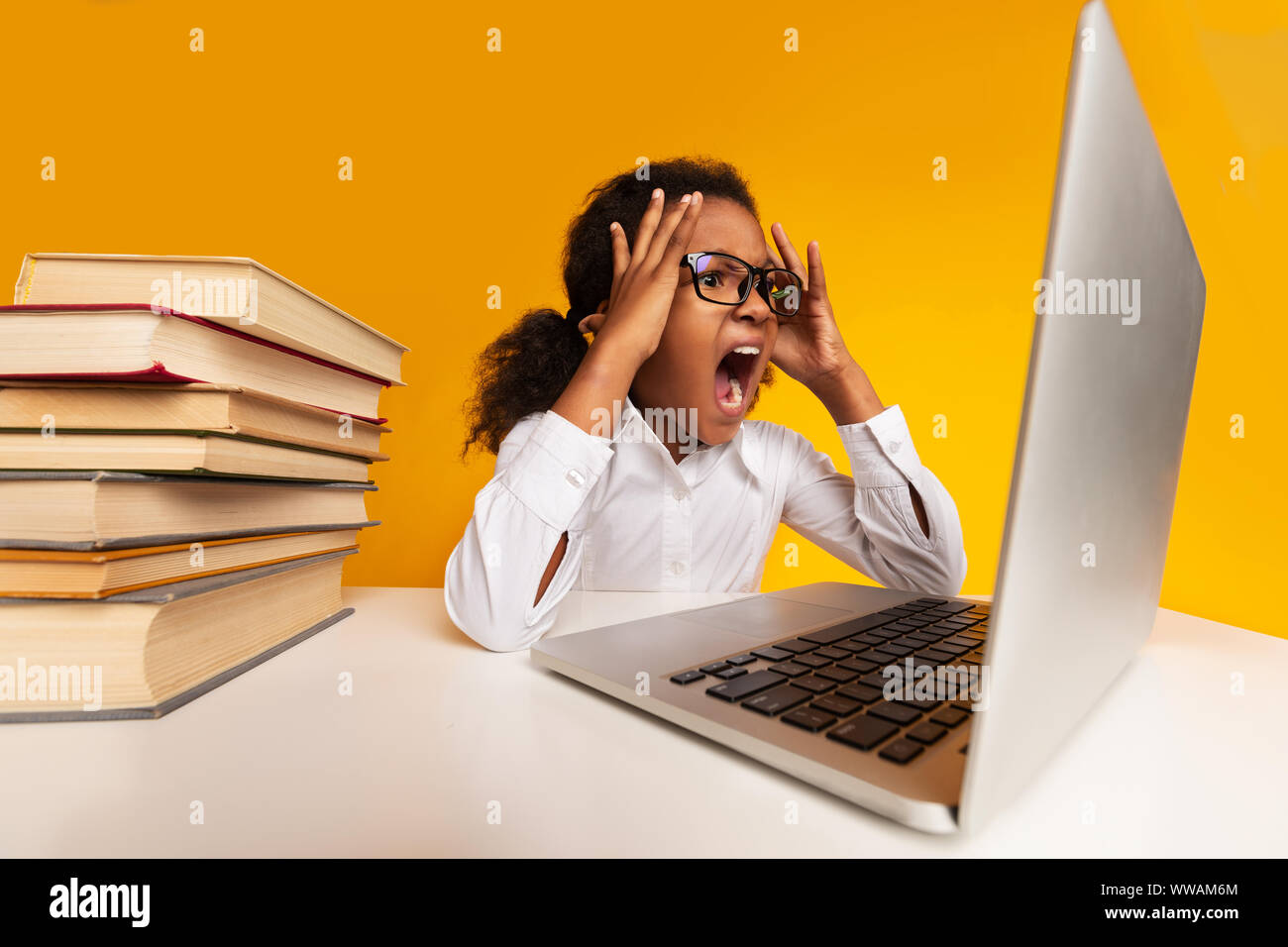 Scared Kid School Stock Photos & Scared Kid School Stock Images - Alamy