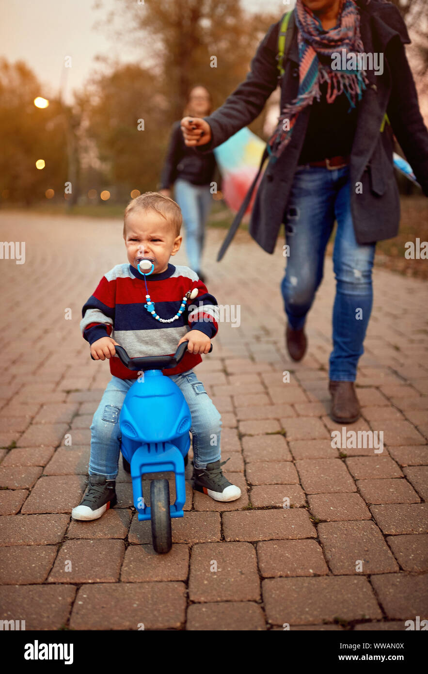 Kids crying fall hi-res stock photography and images - Alamy