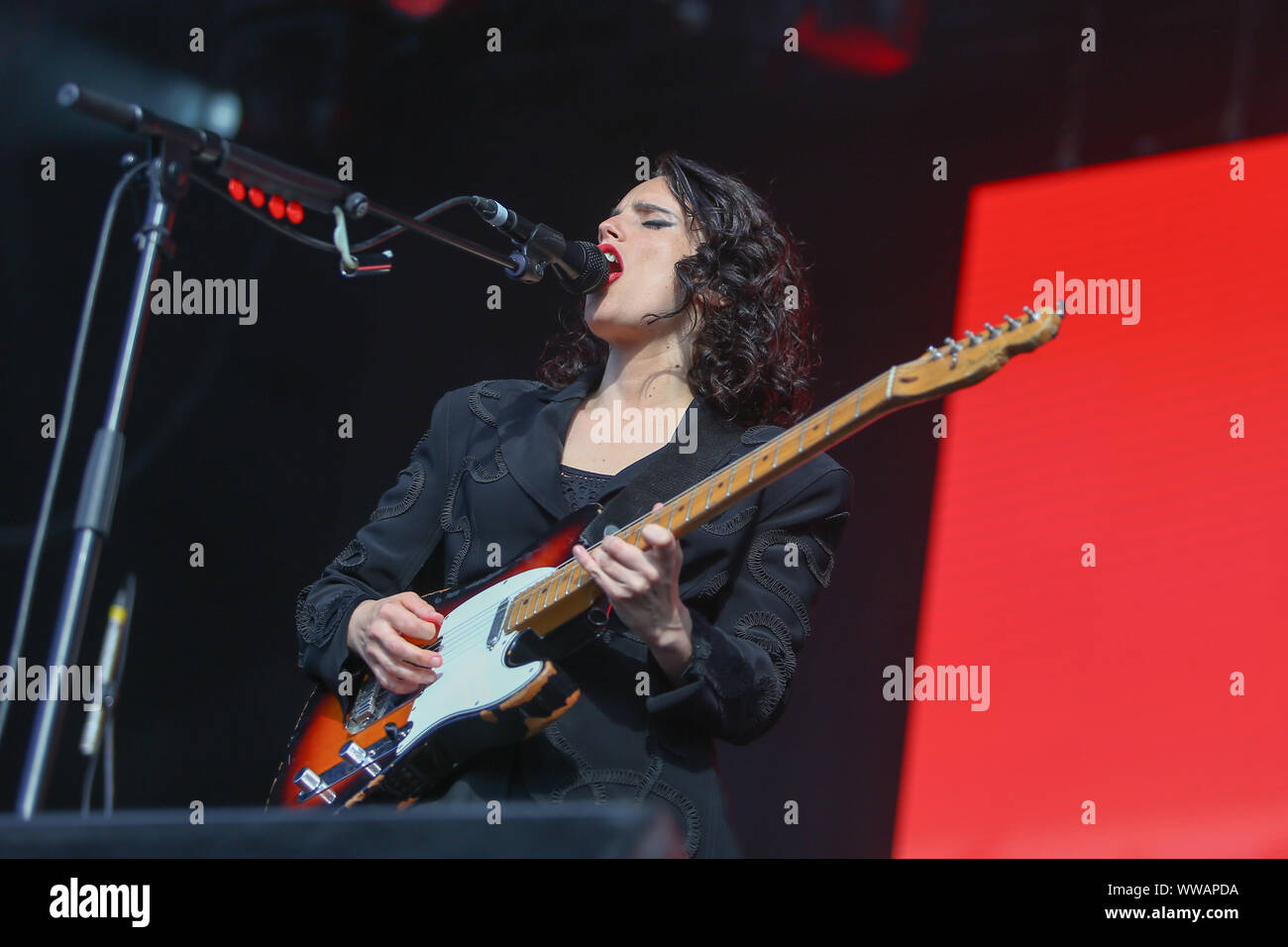 Anna calvi fender telecaster hi-res stock photography and images - Alamy