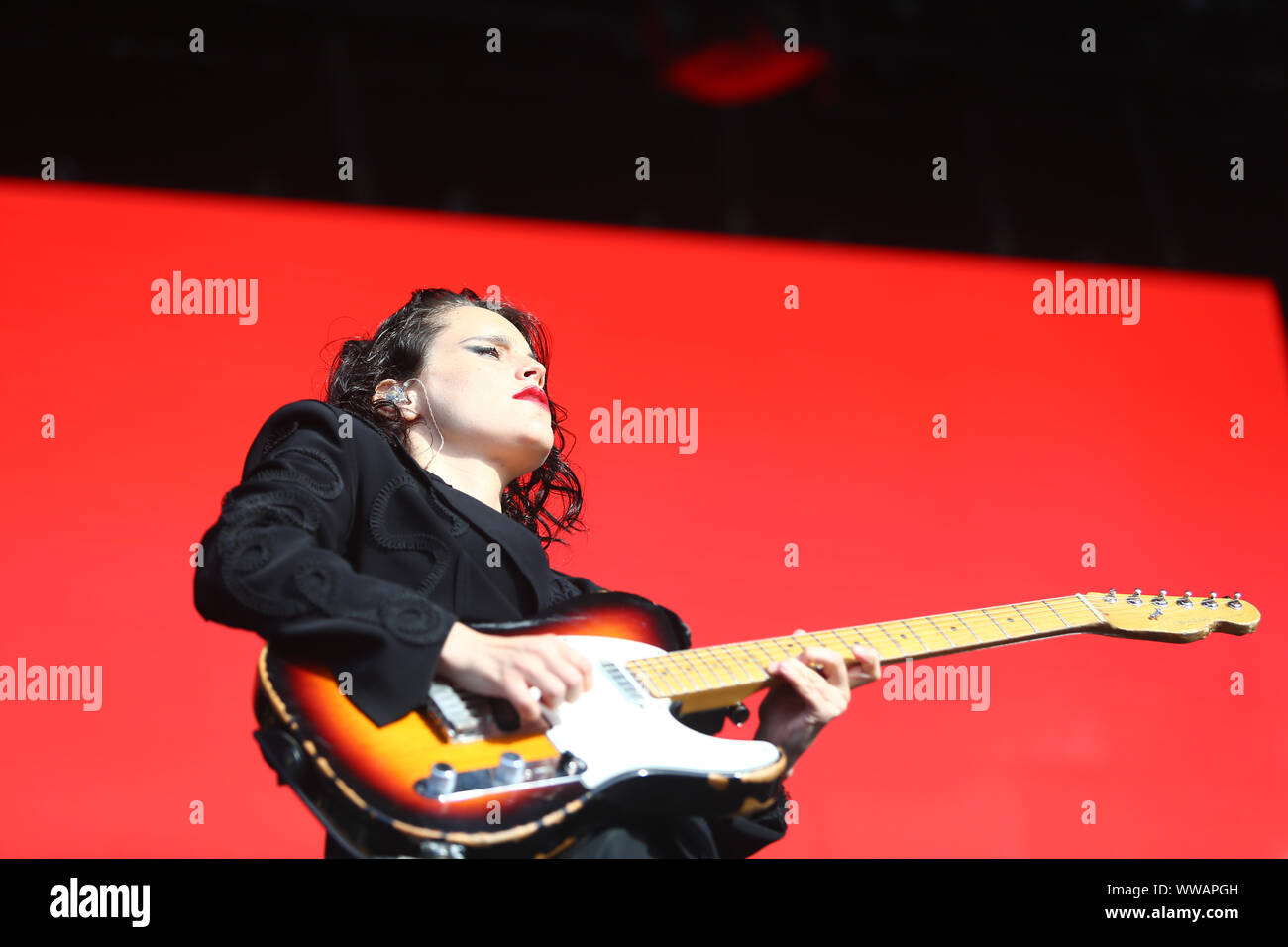 Anna calvi fender telecaster hi-res stock photography and images - Alamy
