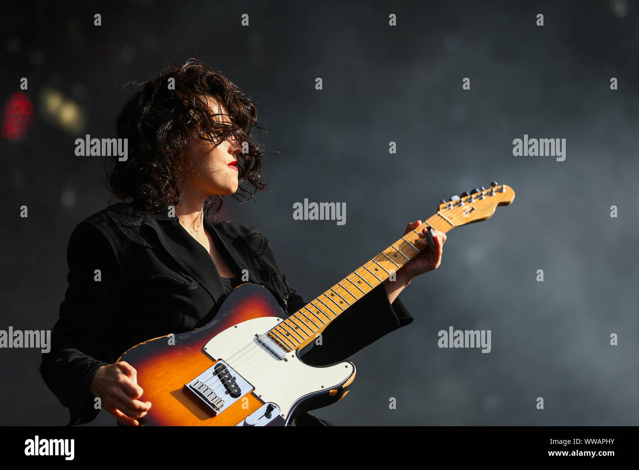 Anna calvi fender telecaster hi-res stock photography and images - Alamy