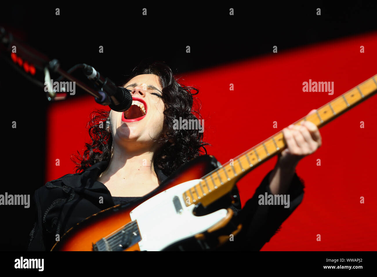 Anna calvi fender hi-res stock photography and images - Alamy