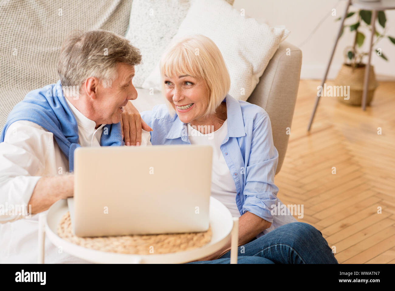 Net browsing relaxed hi-res stock photography and images - Alamy