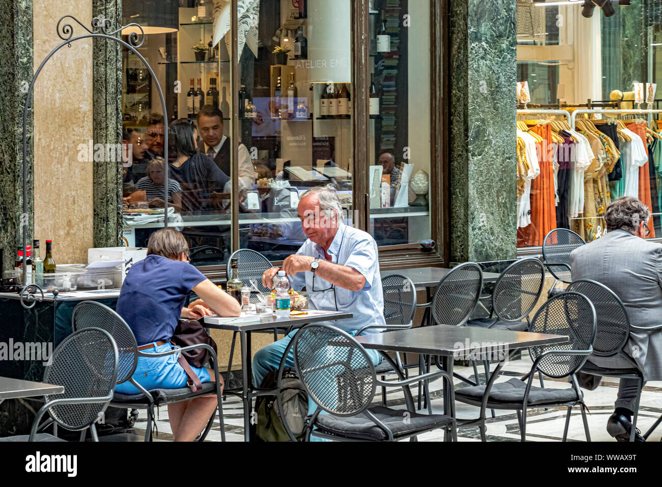 Italian restaurant interior italy hi-res stock photography and images ...