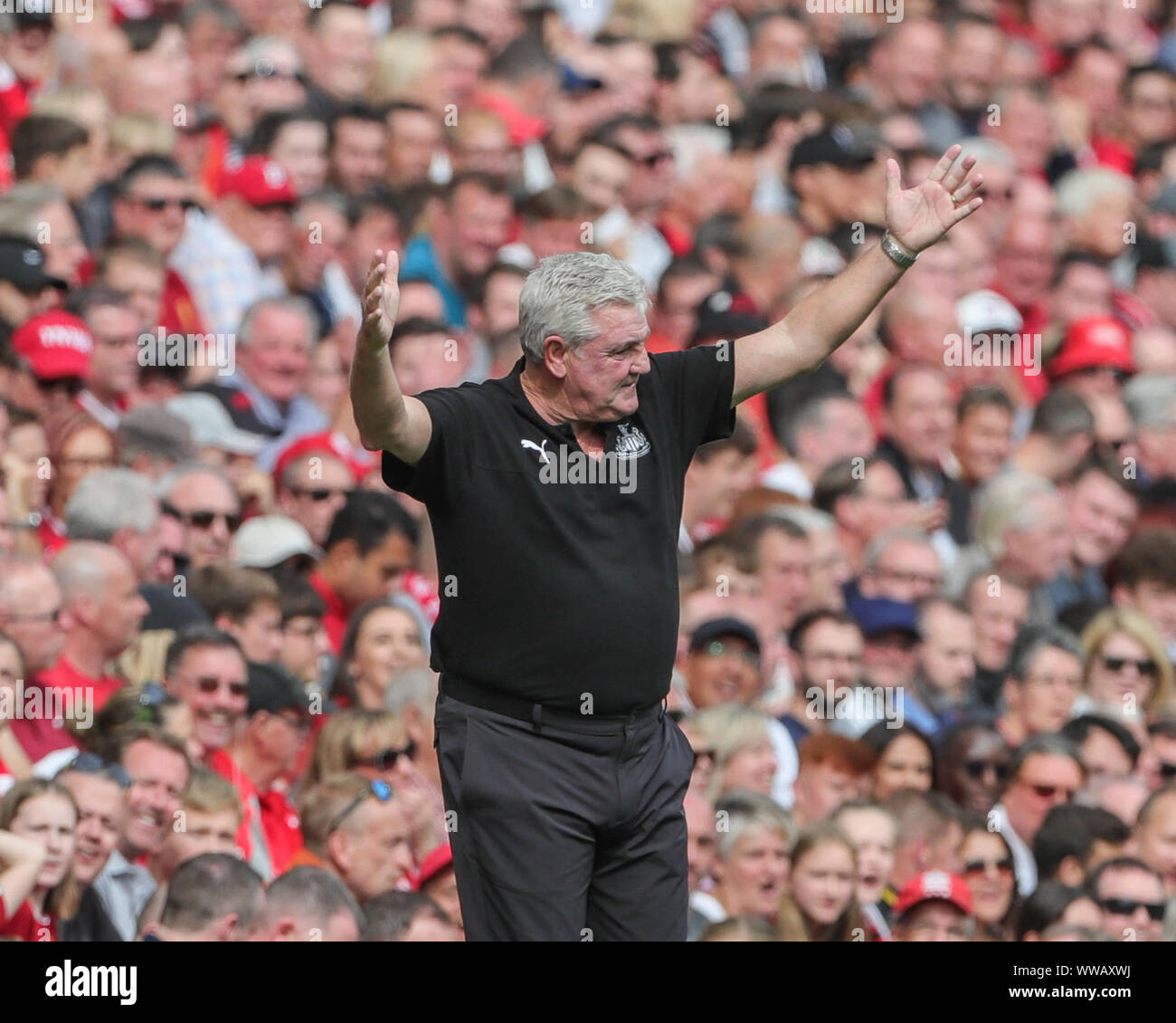 Newcastle football crowd hi-res stock photography and images - Alamy
