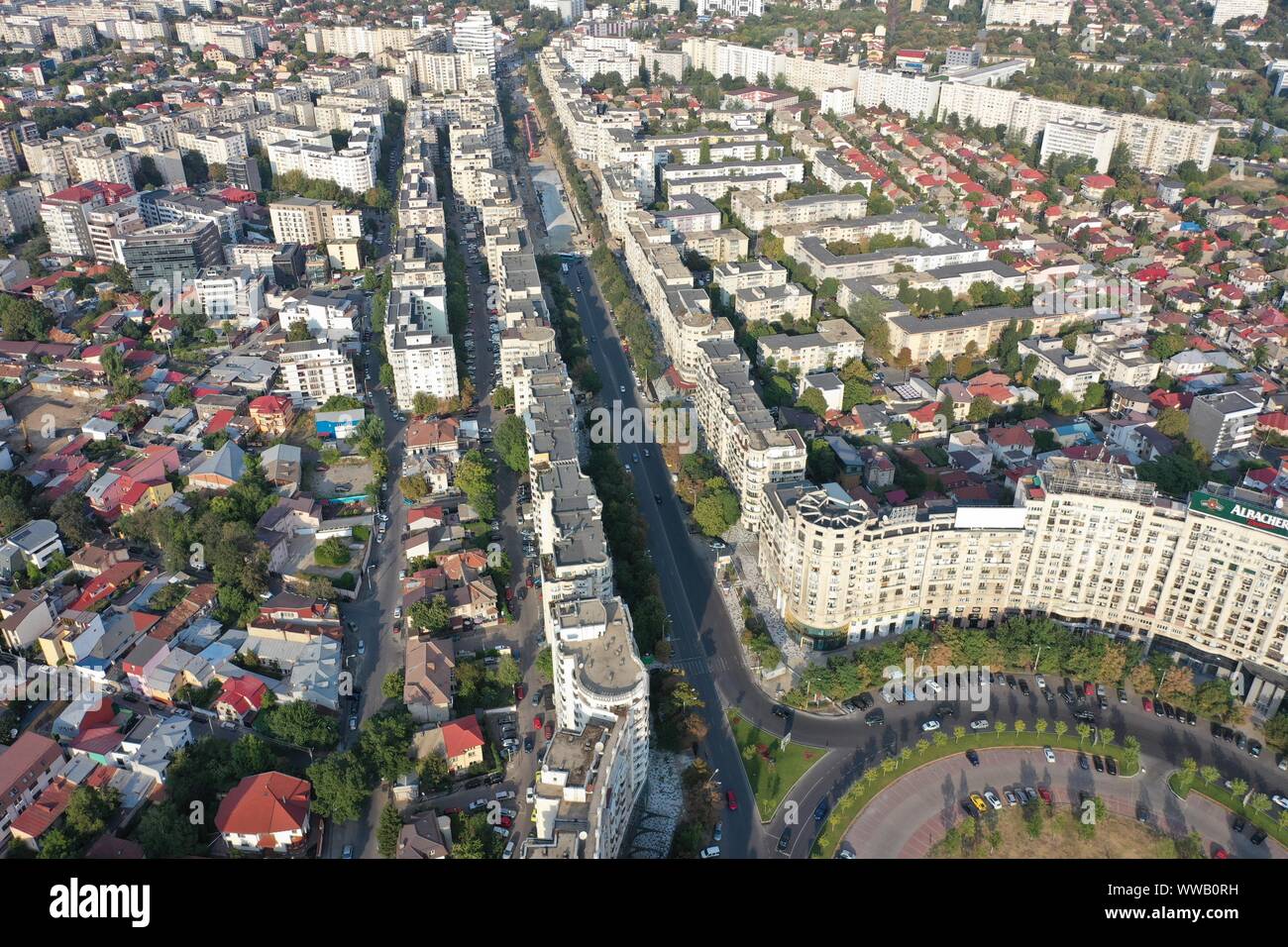 Roundabout symmetry hi-res stock photography and images - Alamy
