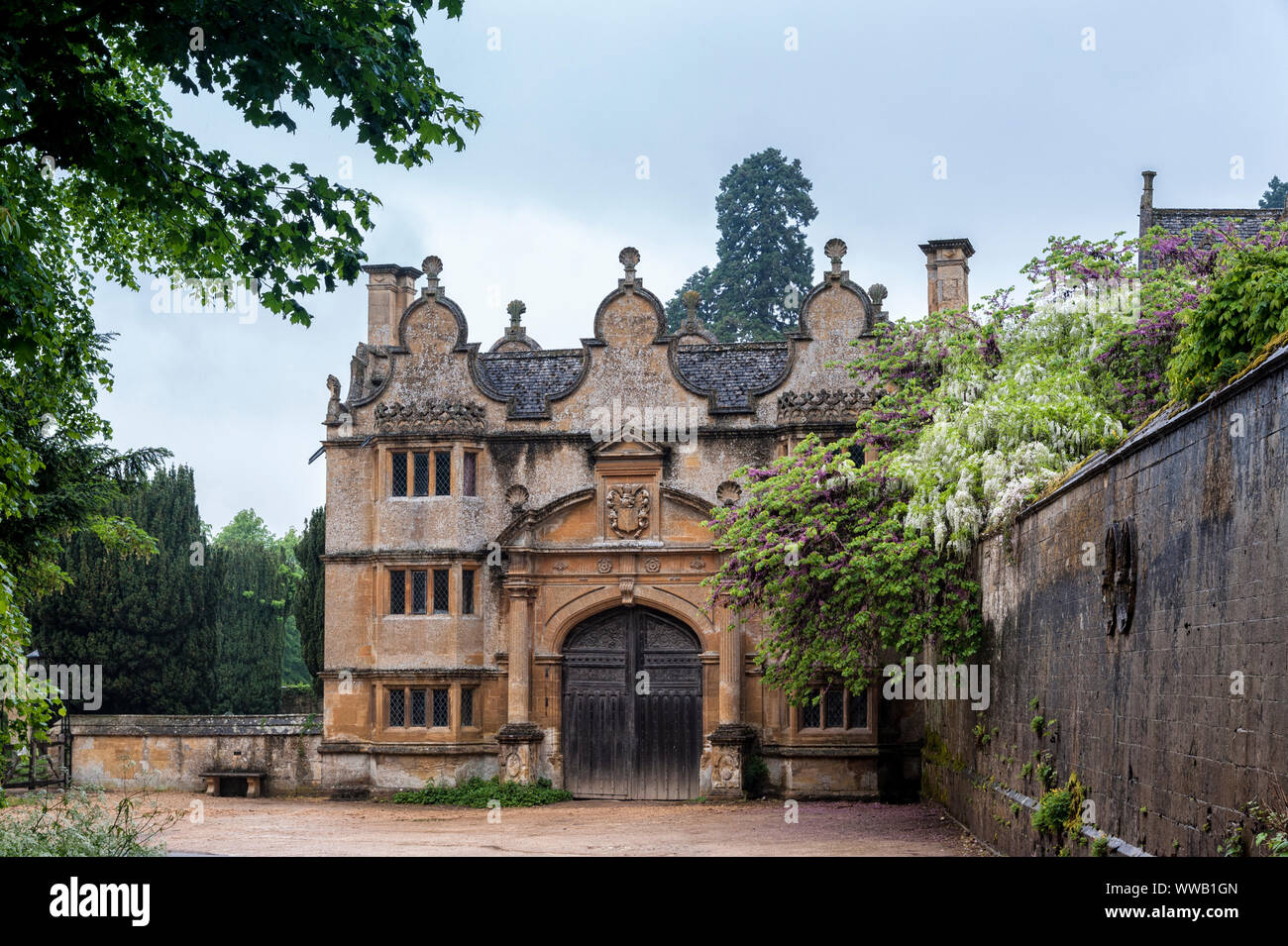 Jacobean manor houses cotswolds hi-res stock photography and images - Alamy