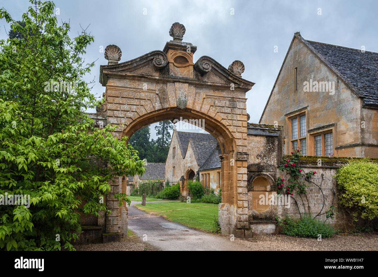 Jacobean manor houses cotswolds hi-res stock photography and images - Alamy