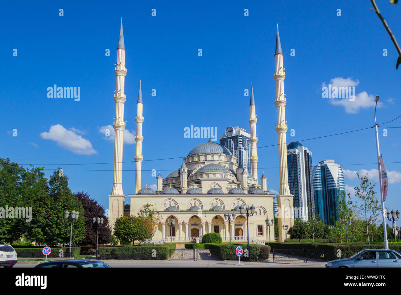 Akhmad Kadyrov Mosque (officially known as The Heart of Chechnya) in ...