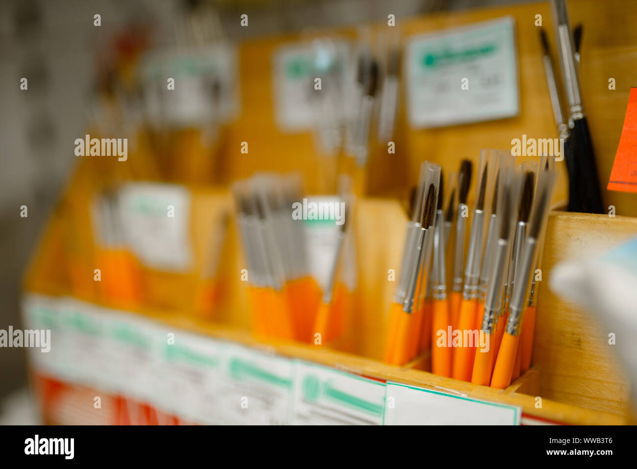Paint store shelf hi-res stock photography and images - Alamy