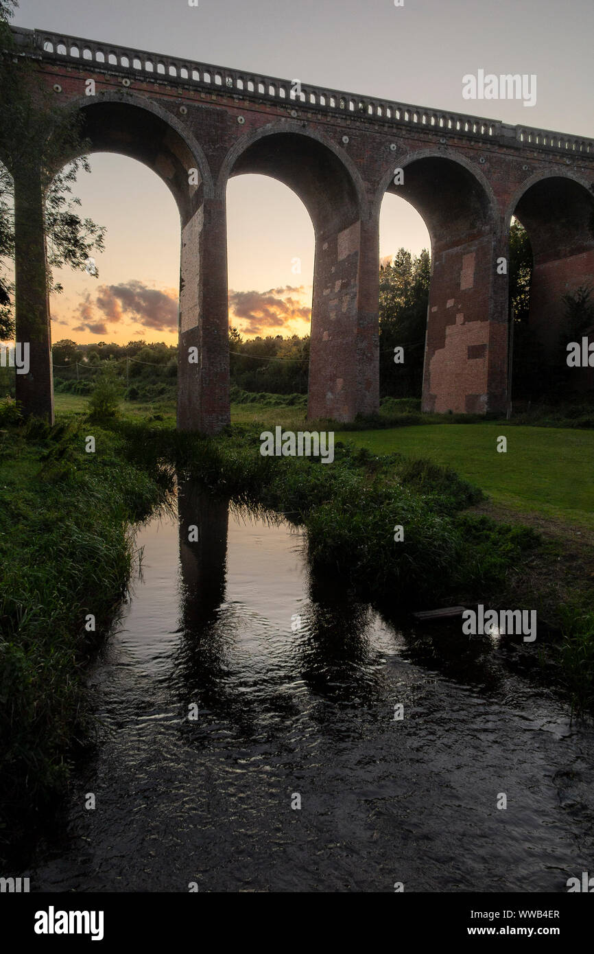 Rural Kent with a train line viaduct over the River Darent Stock Photo ...