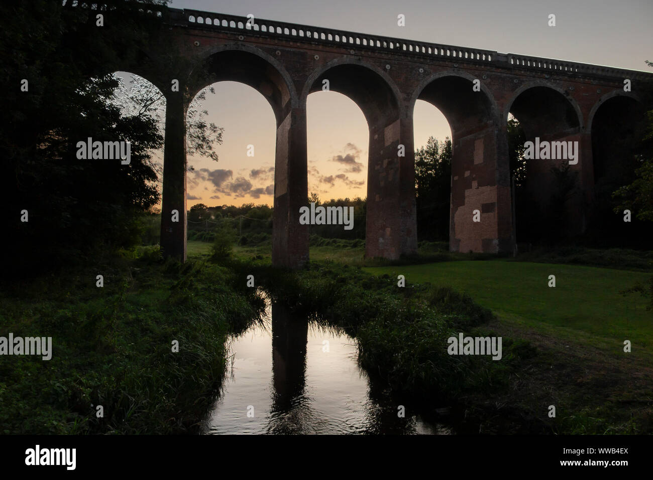 Rural Kent with a train line viaduct over the River Darent Stock Photo ...