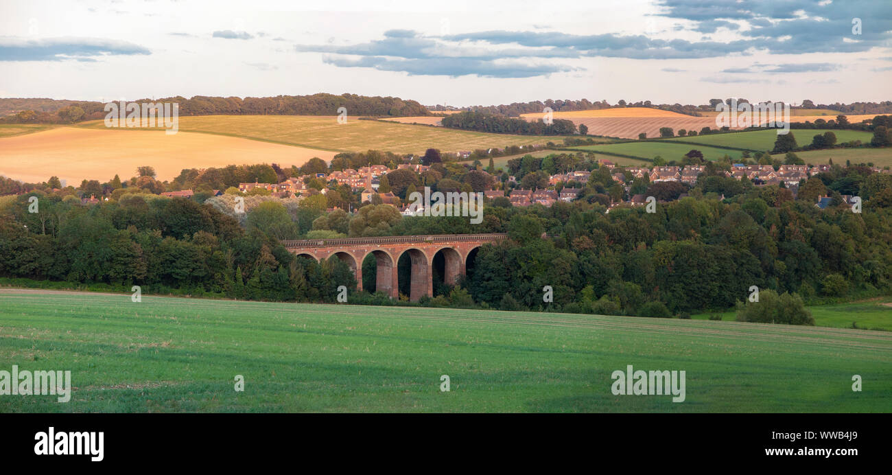 Rural Kent with a train line viaduct over the River Darent Stock Photo ...