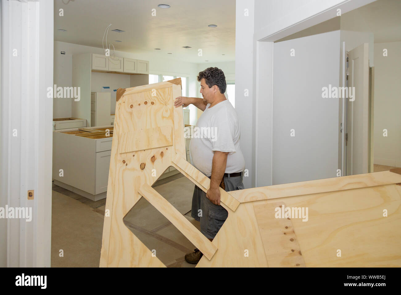 Kitchen counter top install hi-res stock photography and images - Alamy