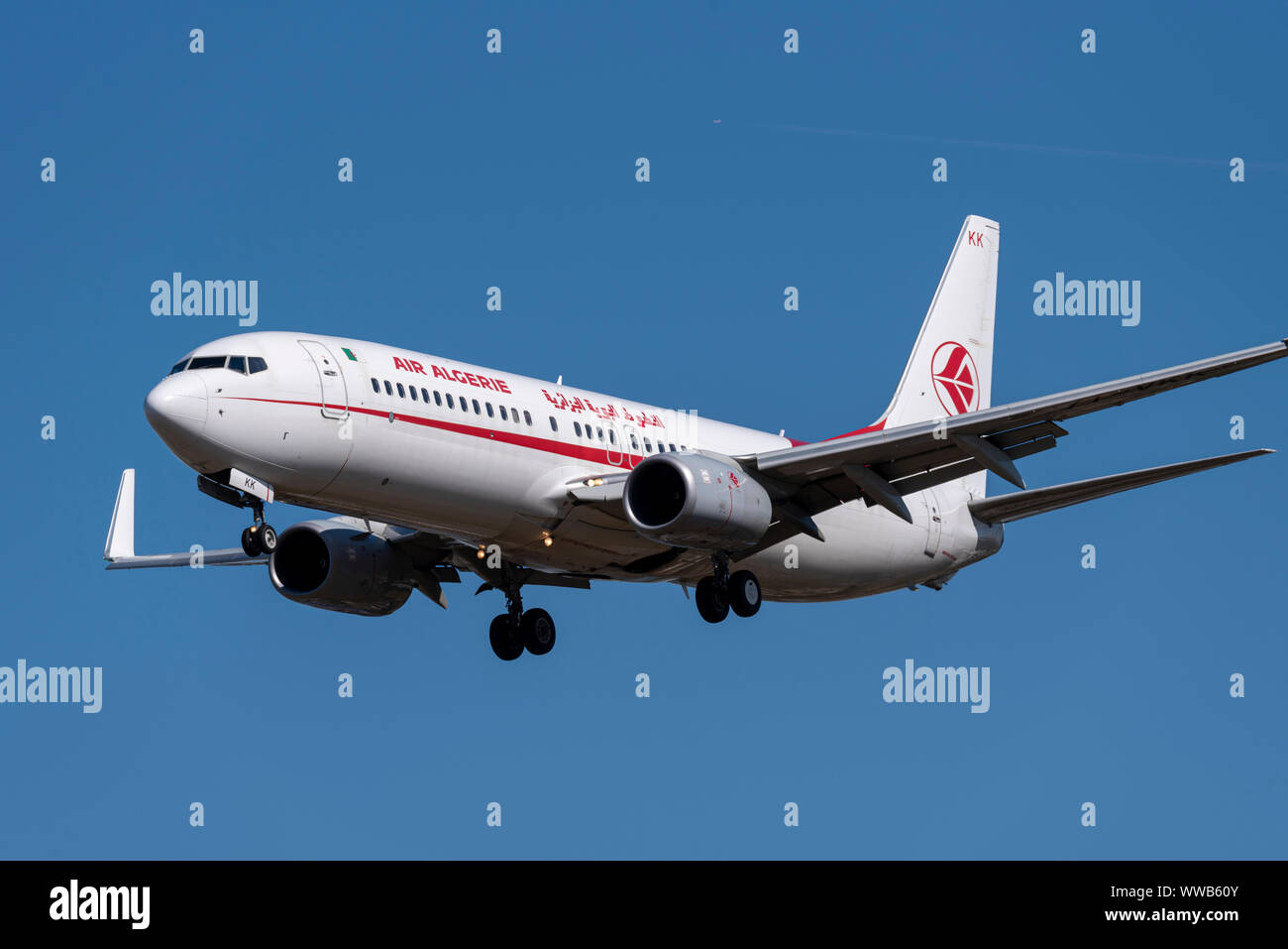 Boeing 737 800 landing gear hi-res stock photography and images - Alamy