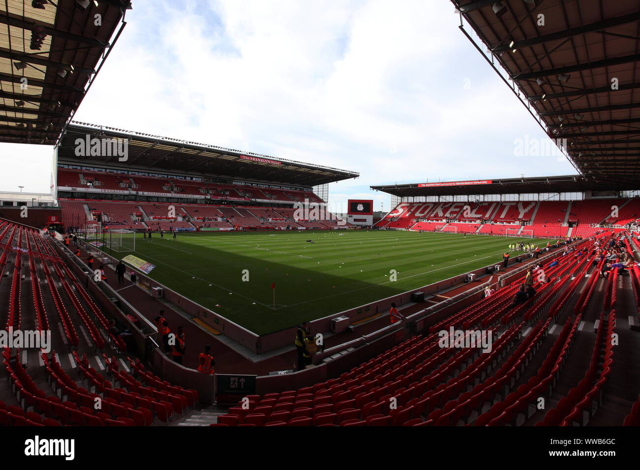 Efl stadium hi-res stock photography and images - Alamy