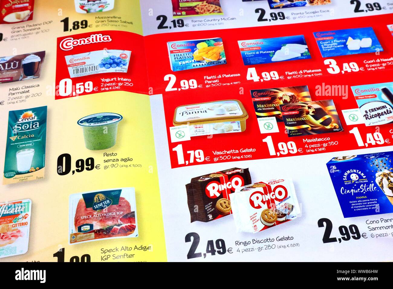 Weekly Ad Flyer of Supermarket Stock Photo - Alamy