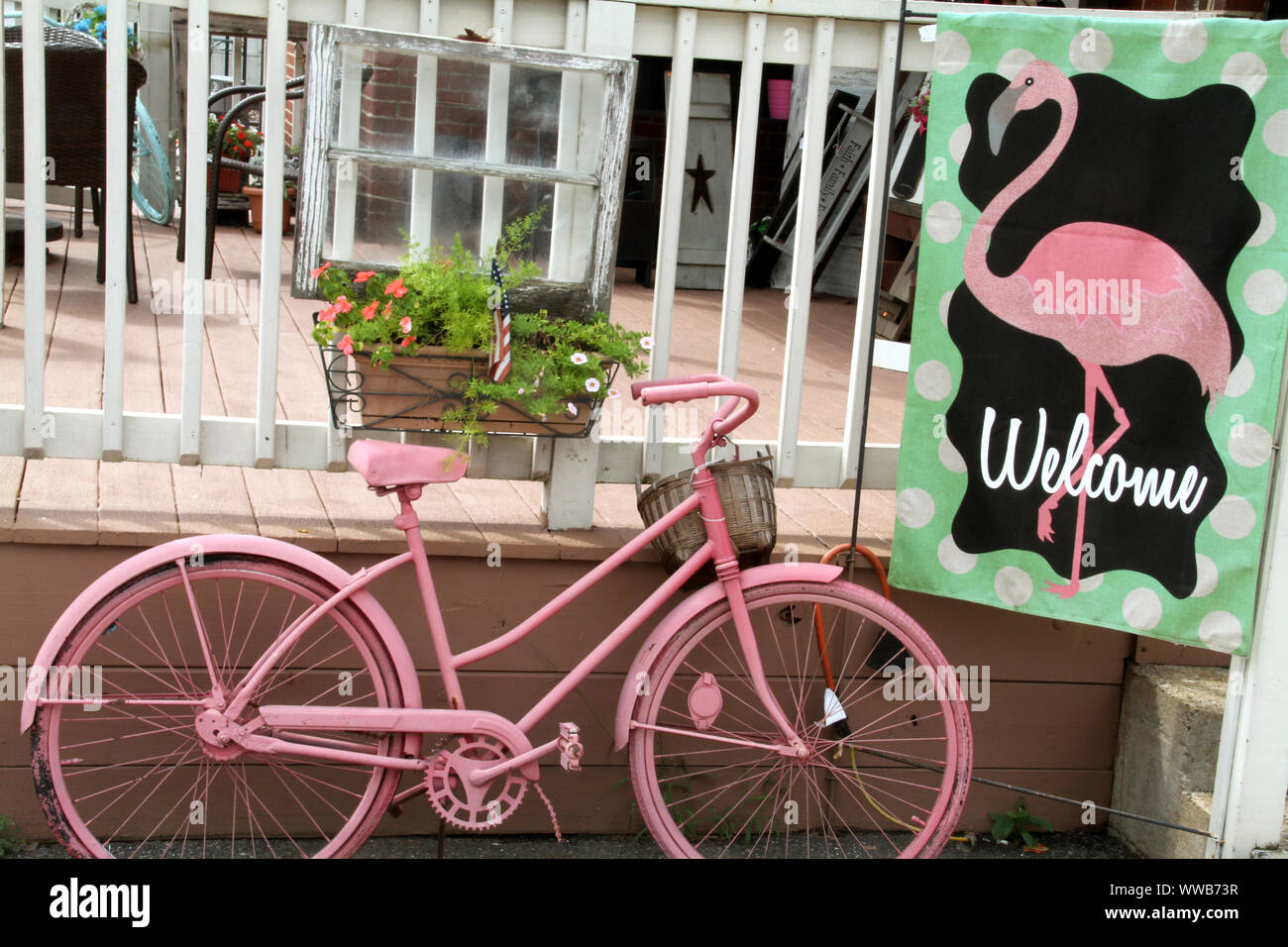 Welcome sign and pink bicycle as decor for small shop in Virginia, USA ...