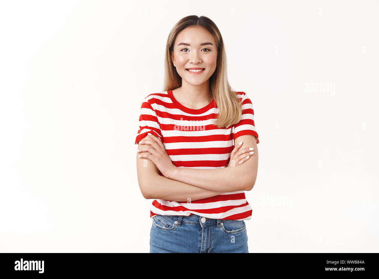 Studio shot pleasant friendly-looking young female asian student ...