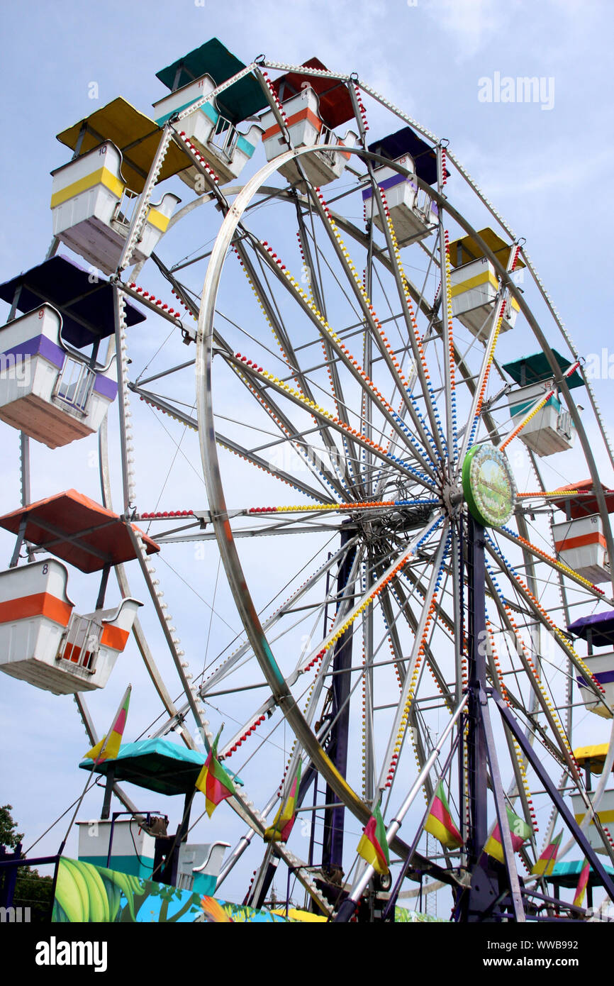 Dangerous ferris wheel hi-res stock photography and images - Alamy