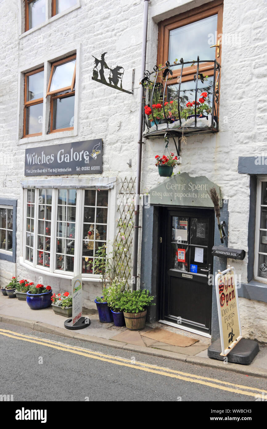 The witches in hi-res stock photography and images - Alamy