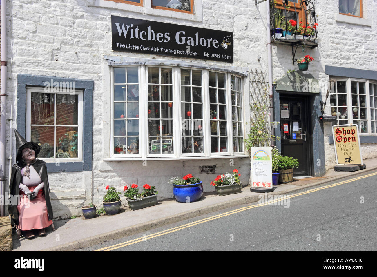 The witches in hi-res stock photography and images - Alamy