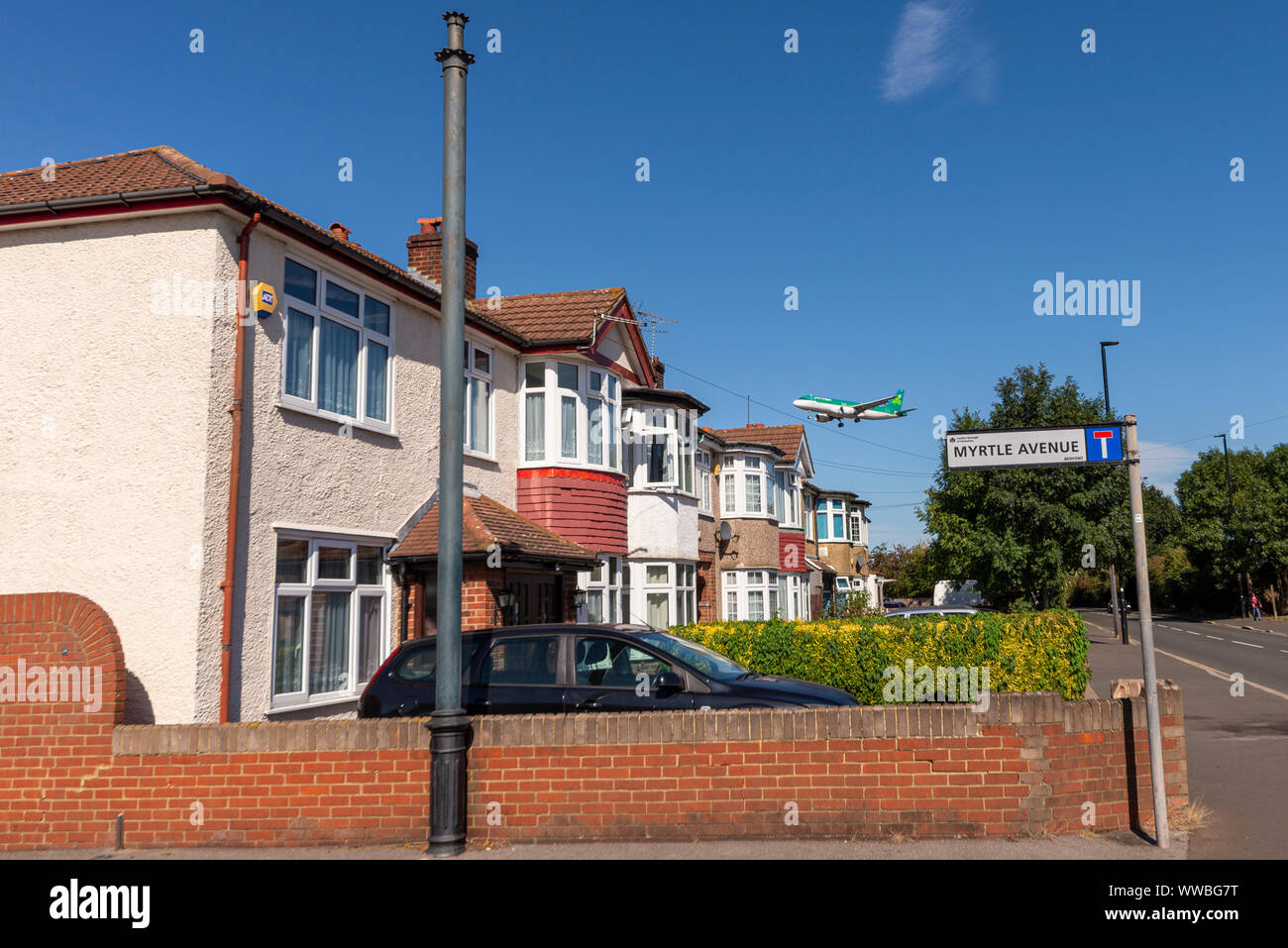 Myrtle Avenue, Bedfont, with jet airliner plane landing at London ...