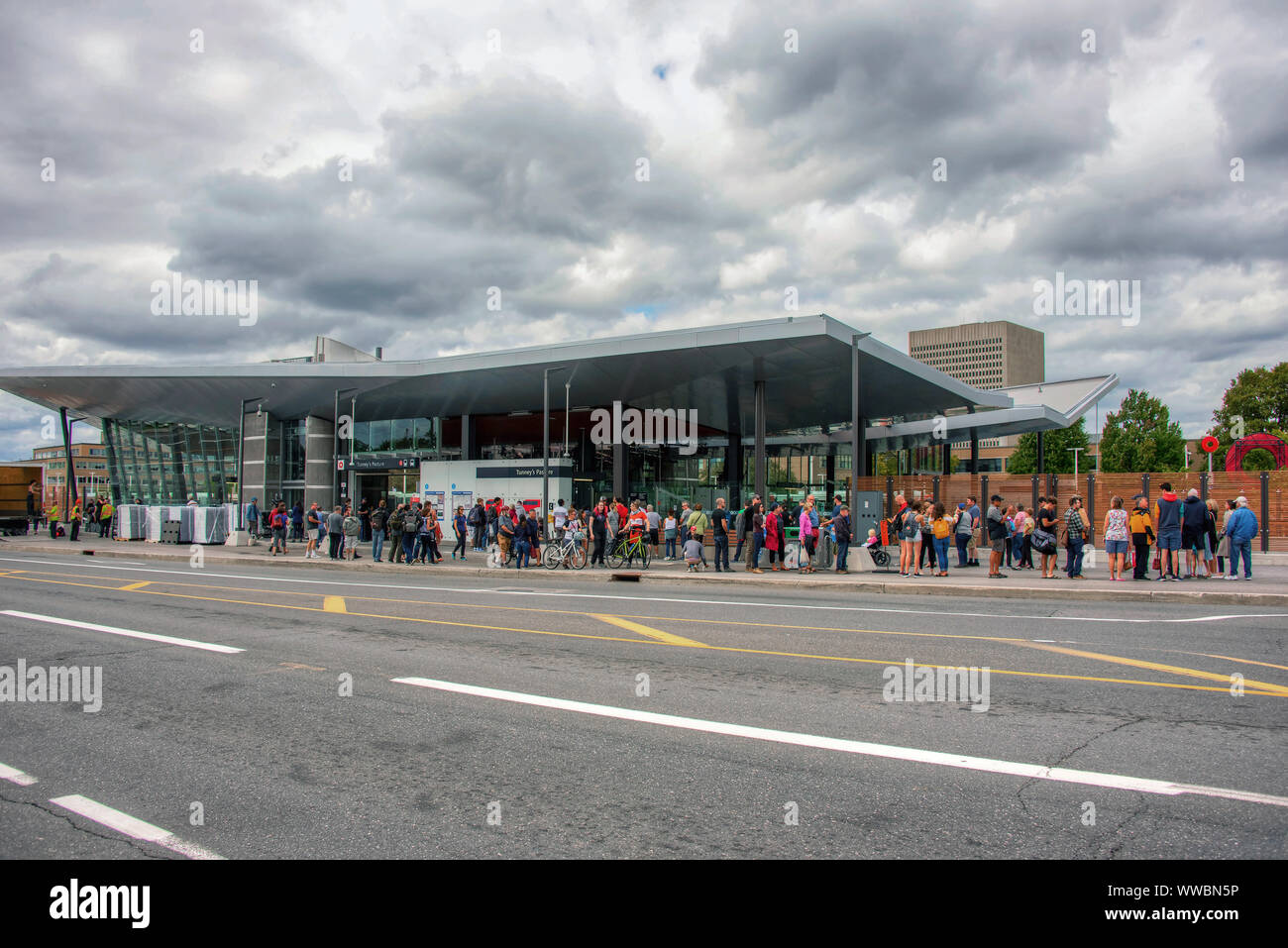 Ottawa light rail transit lrt hi-res stock photography and images - Alamy