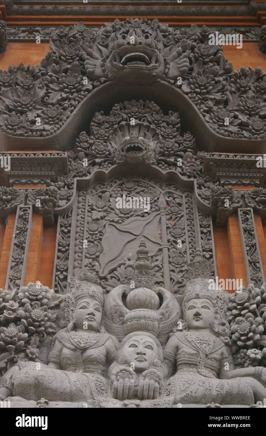 statue in Ubud Bali Stock Photo - Alamy