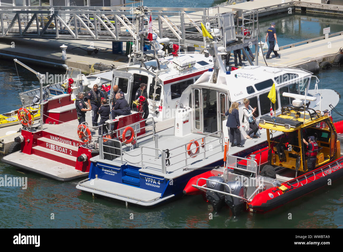 Coal harbour boats vancouver hi-res stock photography and images - Alamy
