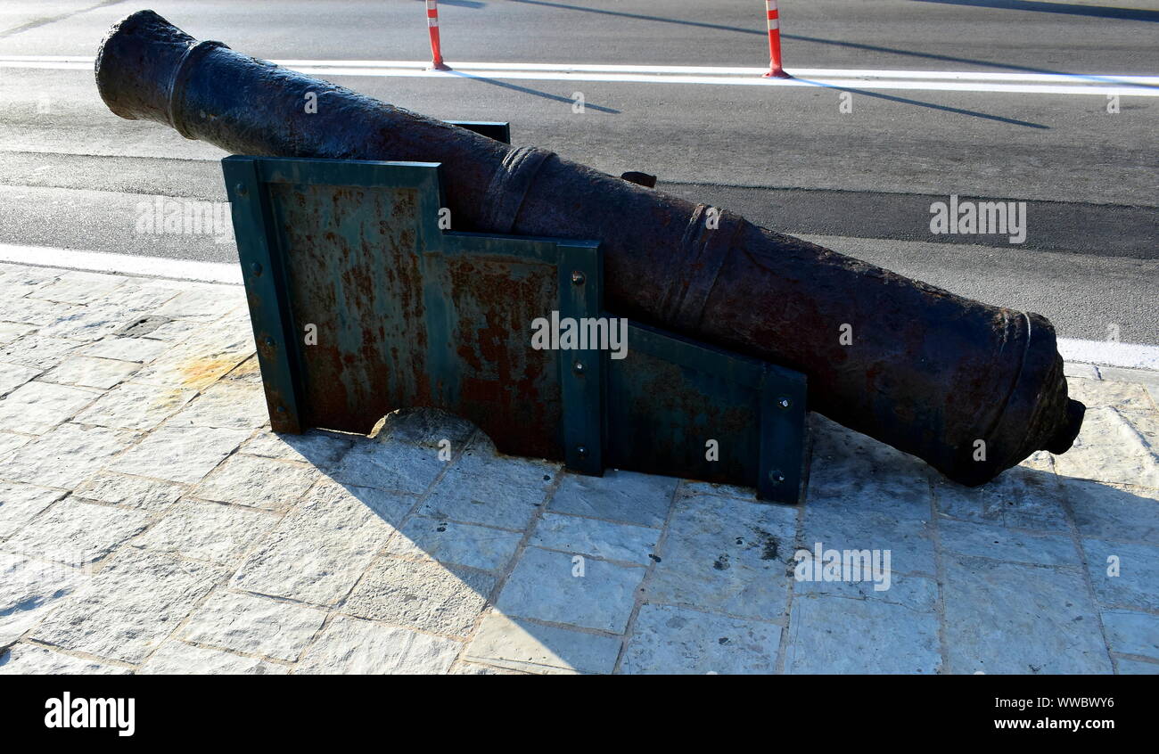 Gun port hi-res stock photography and images - Alamy