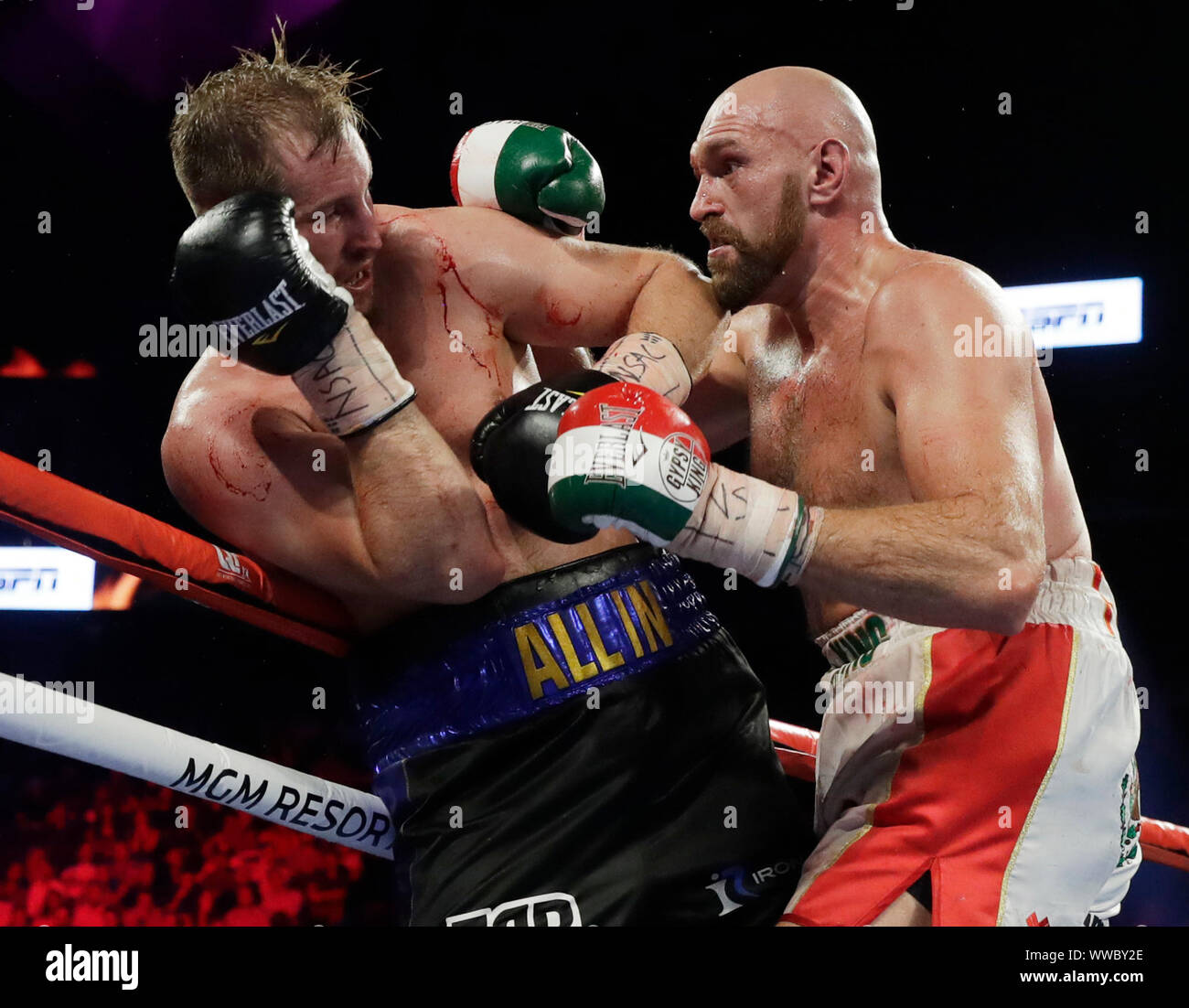 Heavyweight boxing match hi-res stock photography and images - Alamy