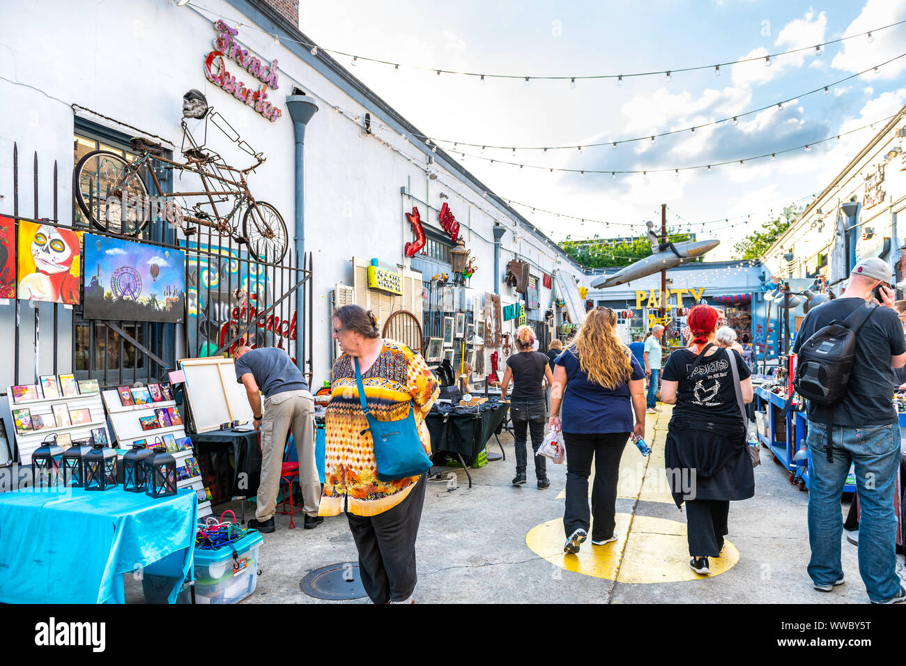 Frenchmen art market new orleans hi-res stock photography and images ...