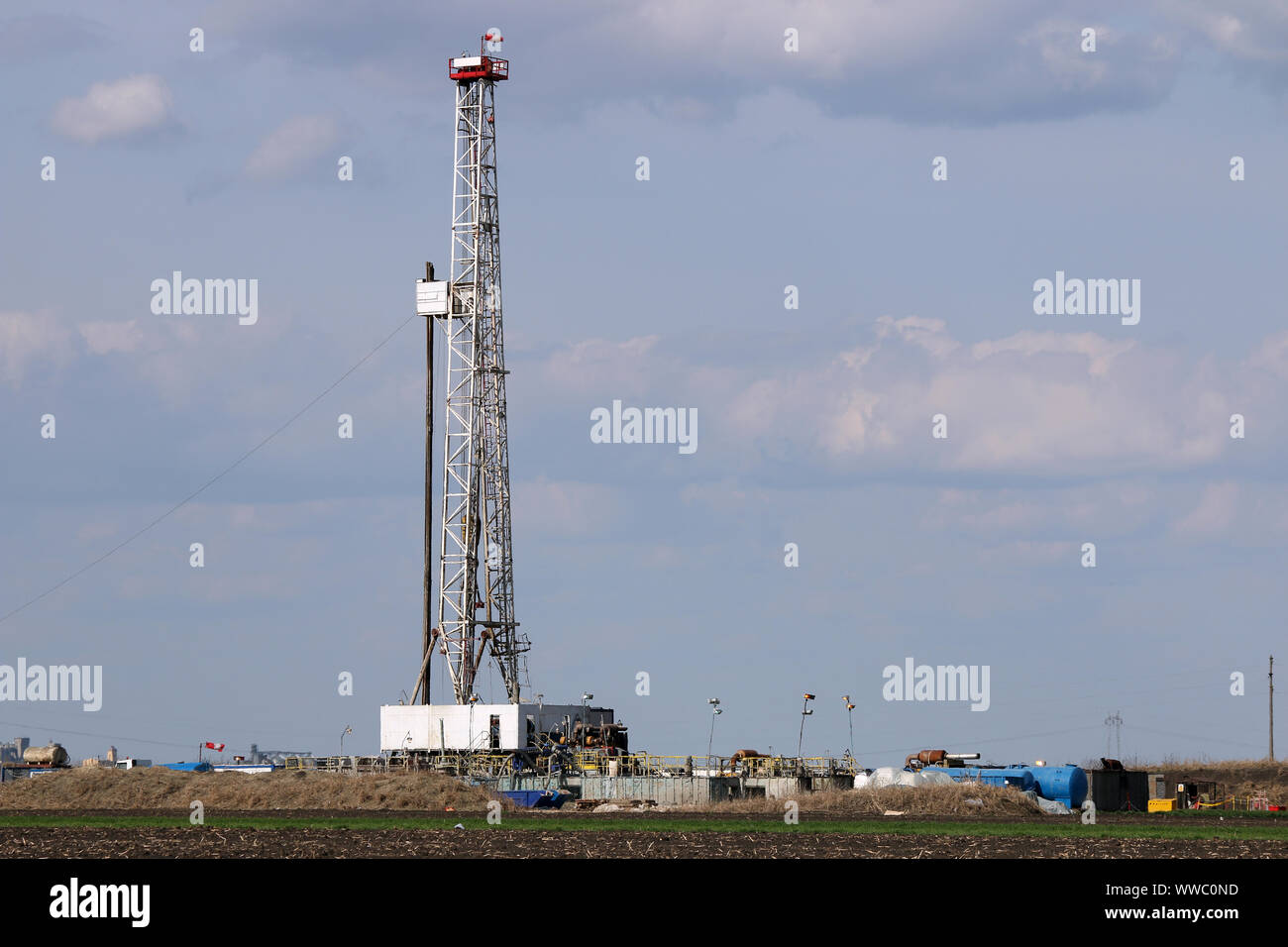 land oil and gas drilling rig in oilfield industry Stock Photo - Alamy