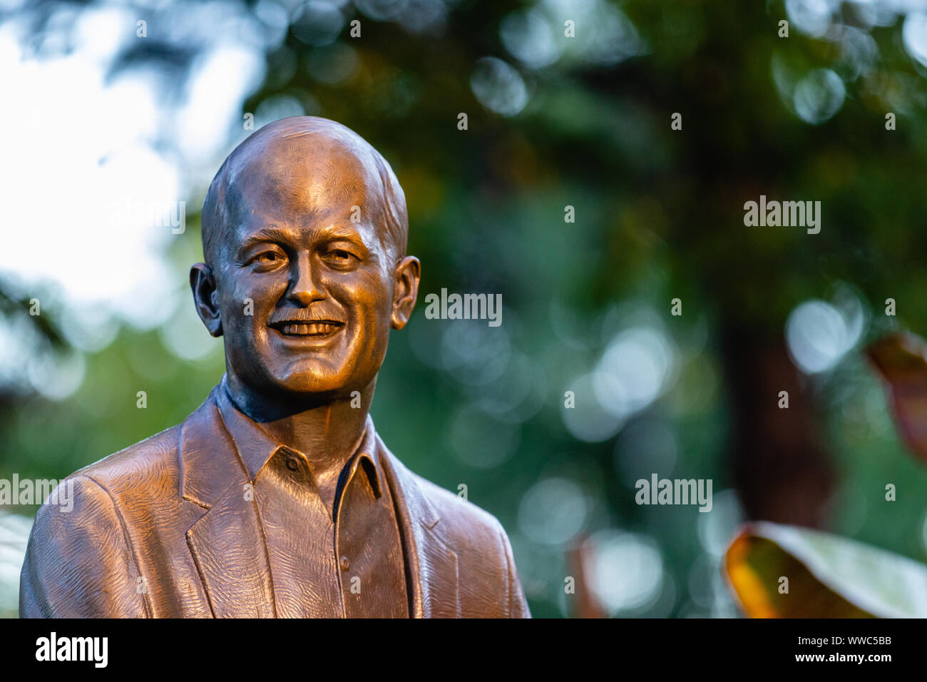 Jack layton toronto statue hi-res stock photography and images - Alamy