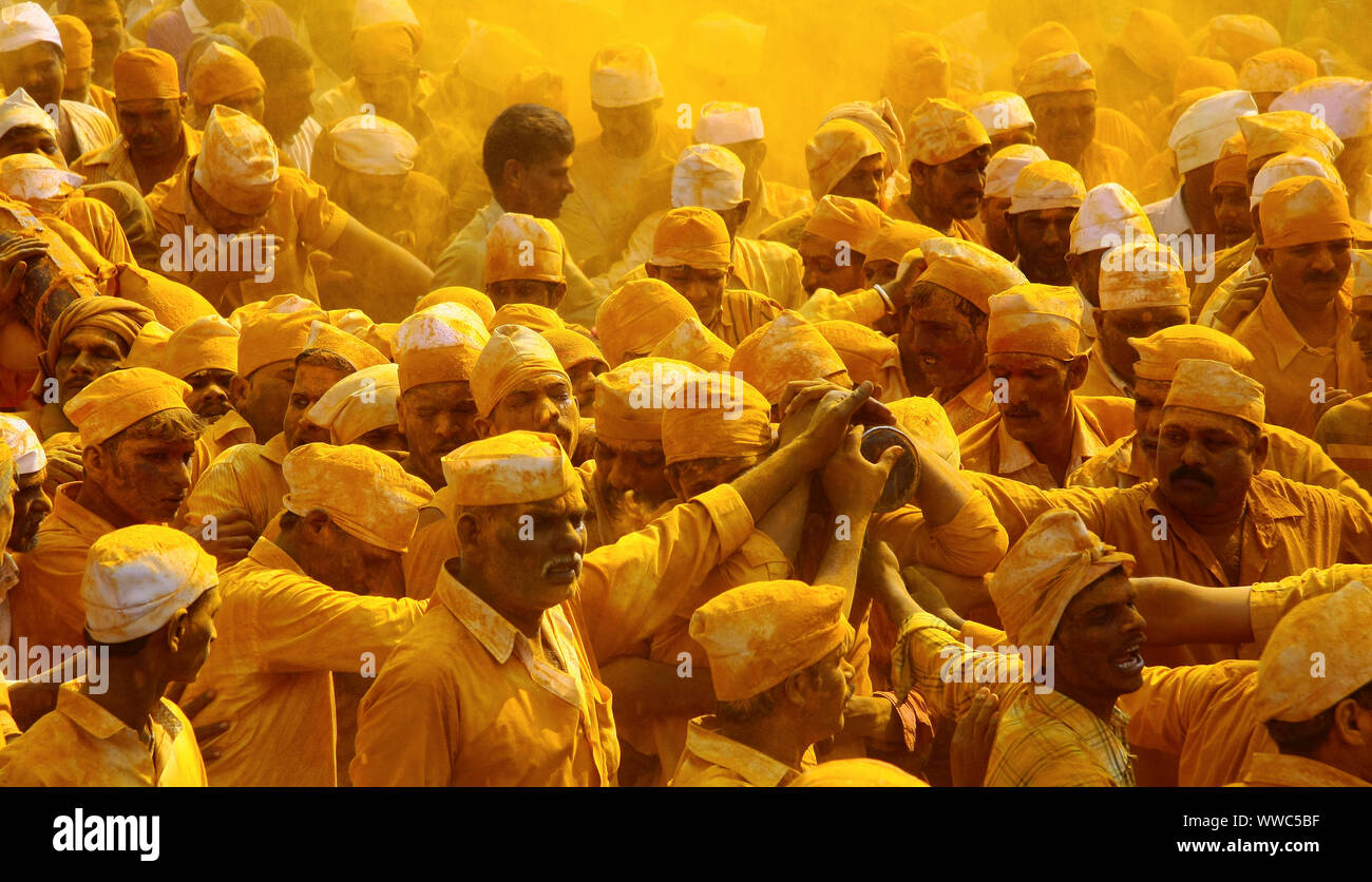 Golden palanquin hi-res stock photography and images - Alamy