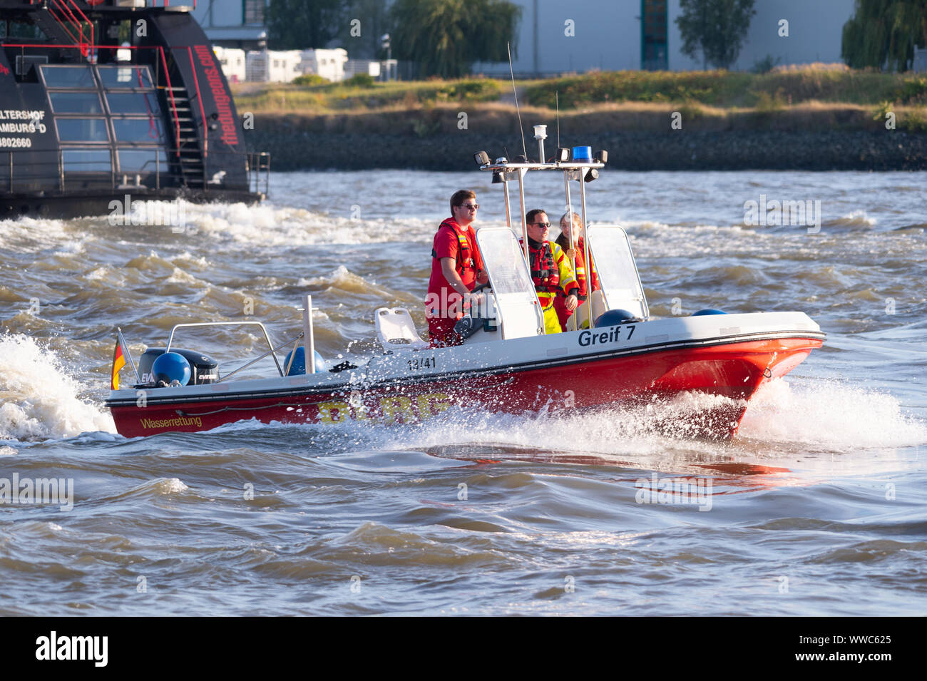 Hamburg, Germany. 14th Sep, 2019. DLRG employees travel on the Elbe in ...