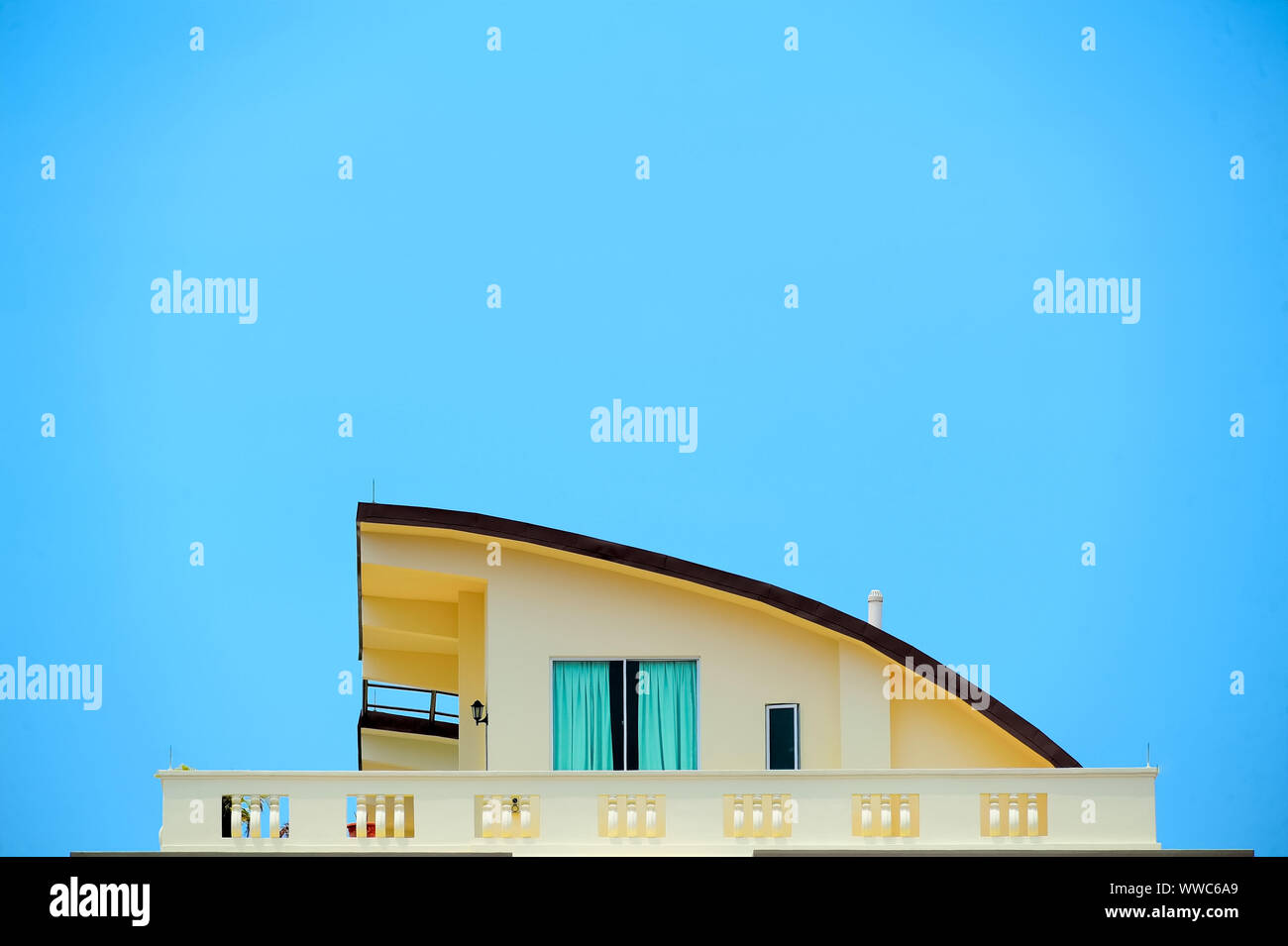 House curved window hi-res stock photography and images - Alamy