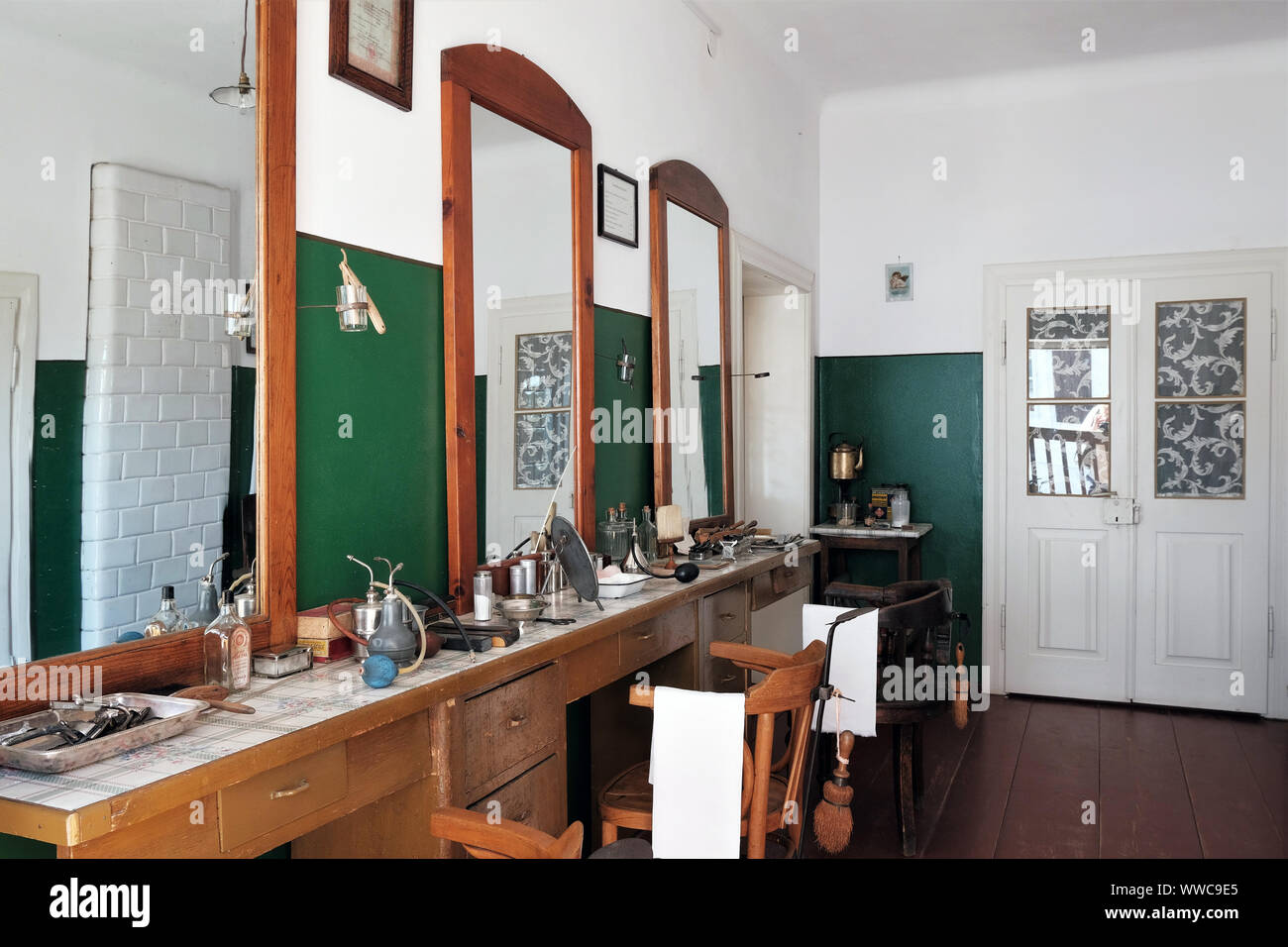 1920s beauty salon hi-res stock photography and images - Alamy