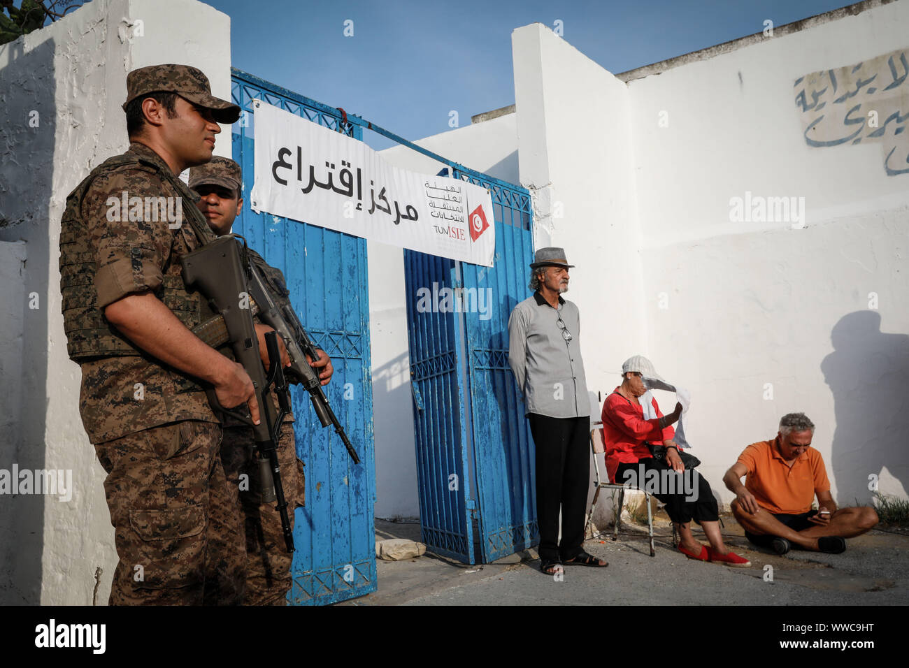 Tunisian army hi-res stock photography and images - Alamy