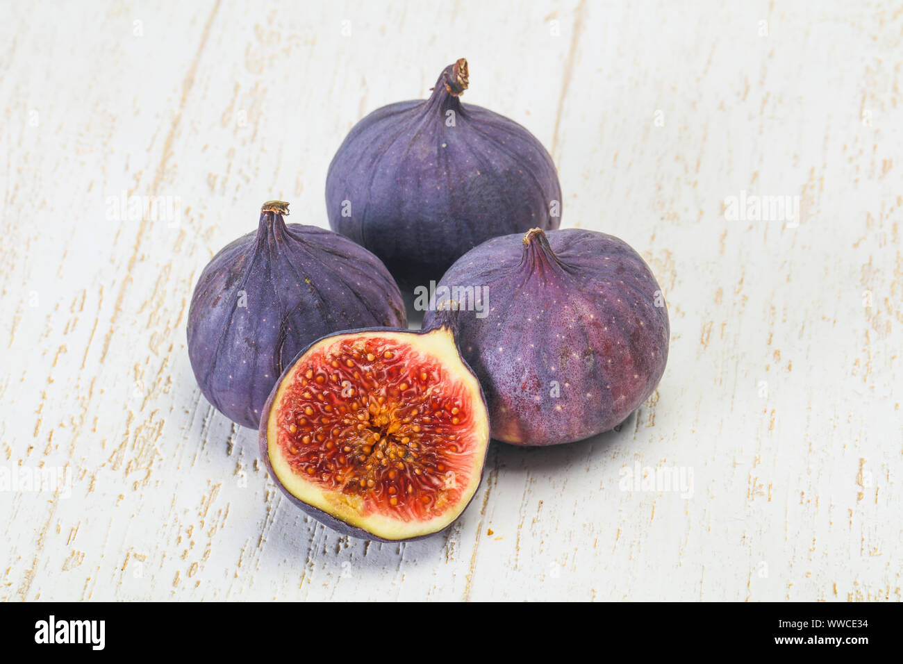 Ripe sweet fresh sliced fig fruit Stock Photo - Alamy