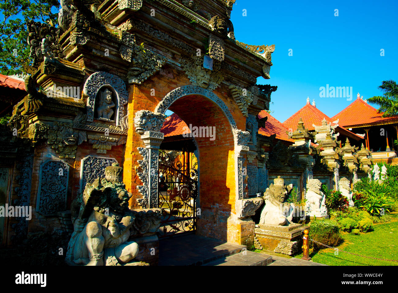 Ubud palace hi-res stock photography and images - Alamy