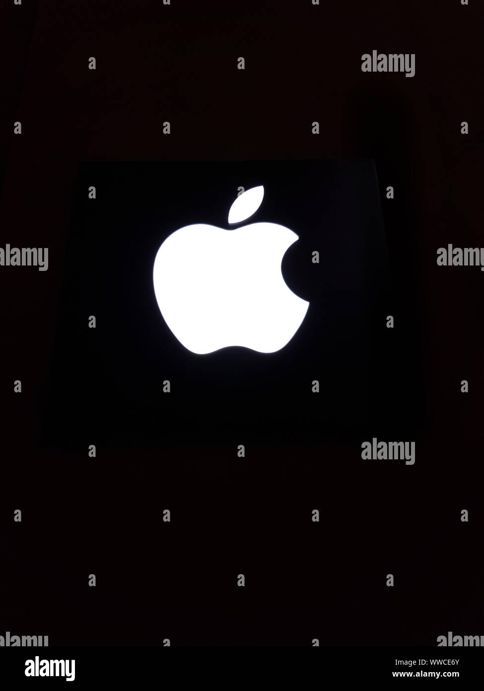 Apple founded 1976 hi-res stock photography and images - Alamy
