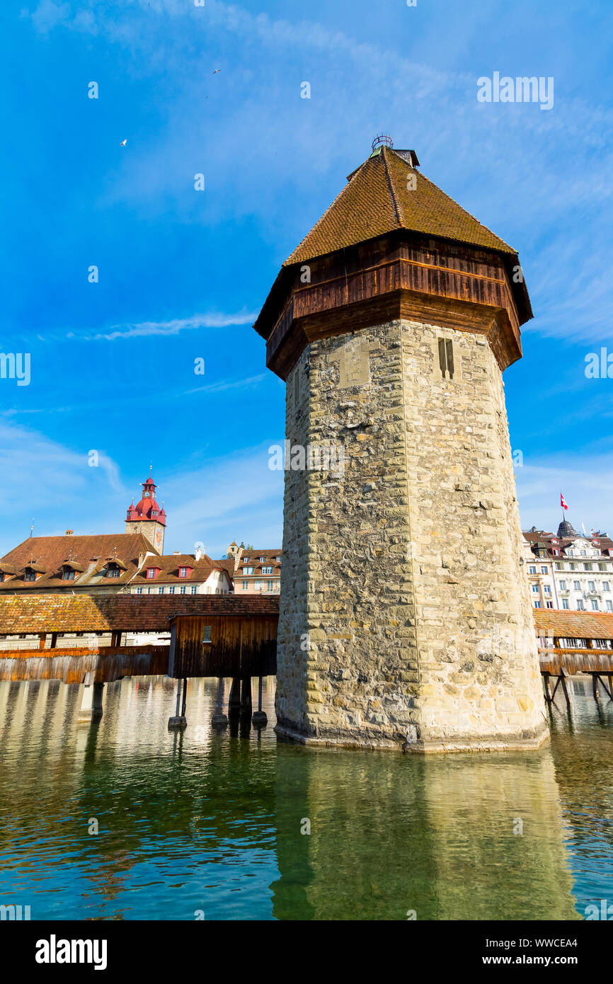 Old town river reuss the kapellbrucke chapel bridge wasserturm hi-res ...
