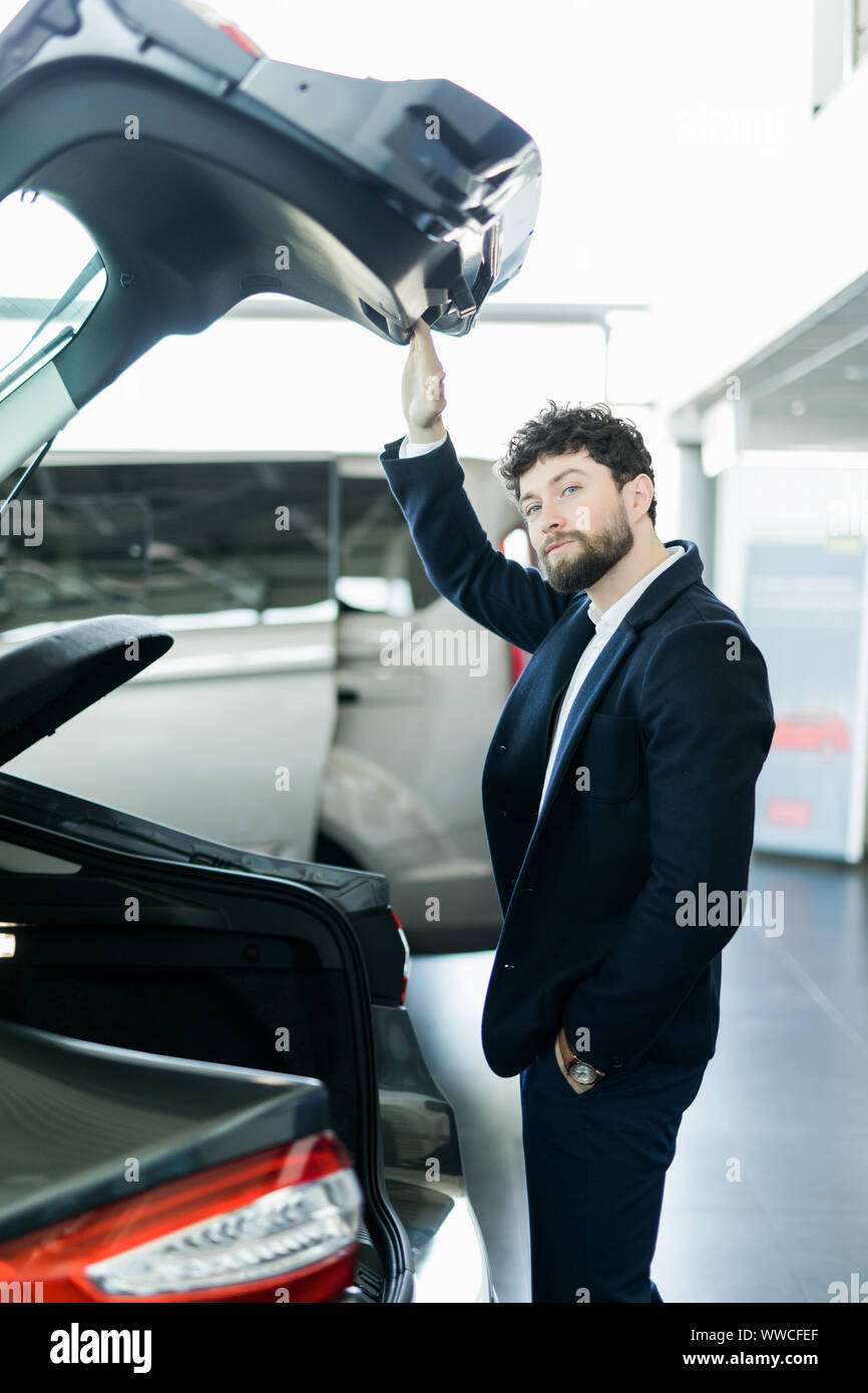 Woman selling car trunk hi-res stock photography and images - Alamy